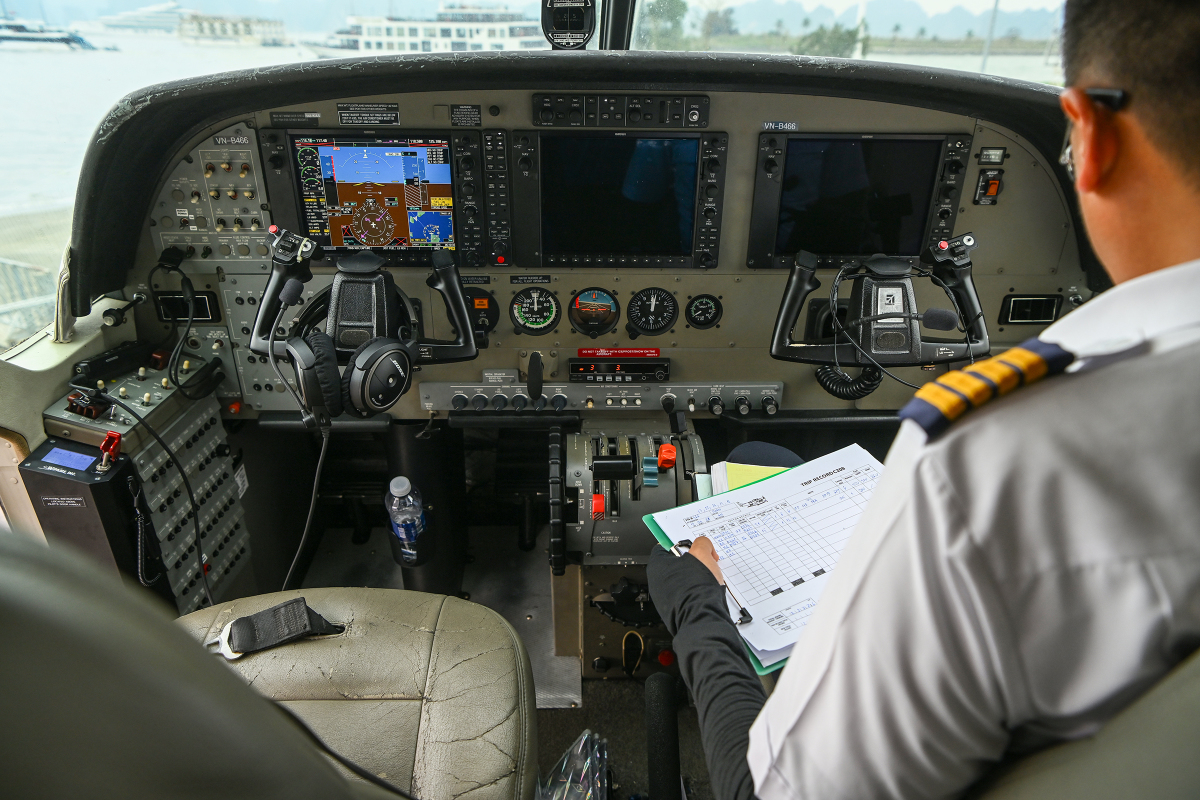 Scenic Seaplane Tour Over Ha Long Bay's Majestic Landscapes