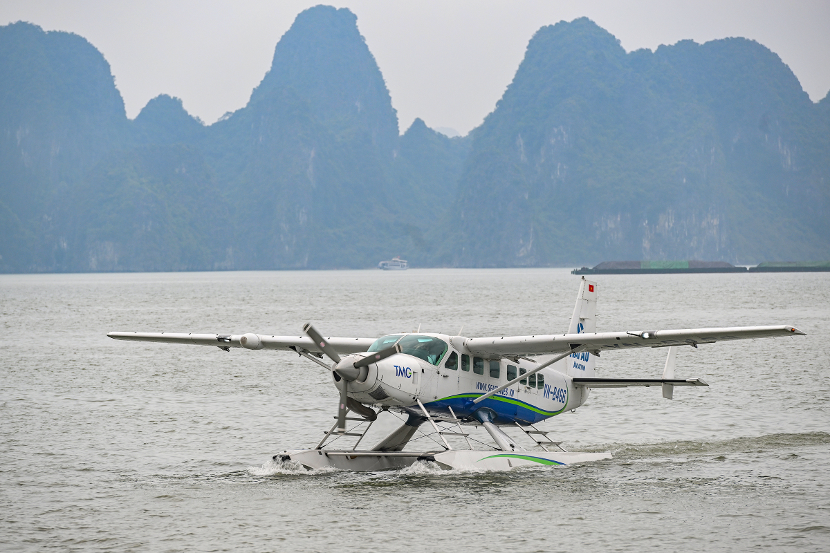 Scenic Seaplane Tour Over Ha Long Bay's Majestic Landscapes